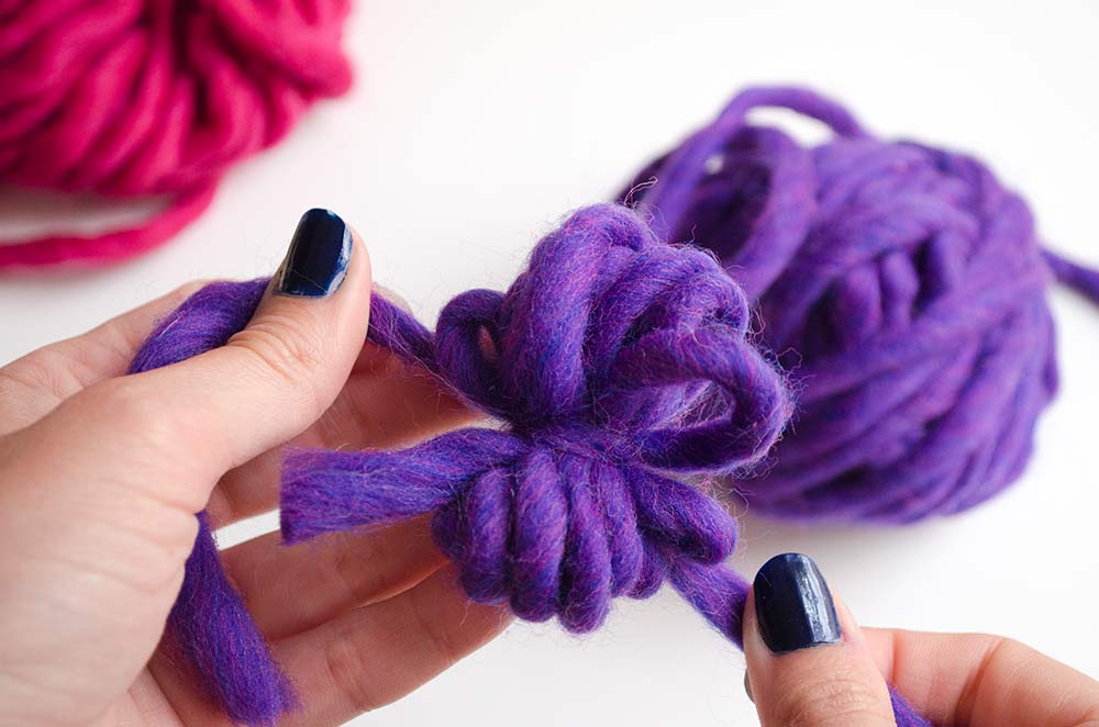 3 façons de faire un pompon en laine à la maison | The Blog - FR